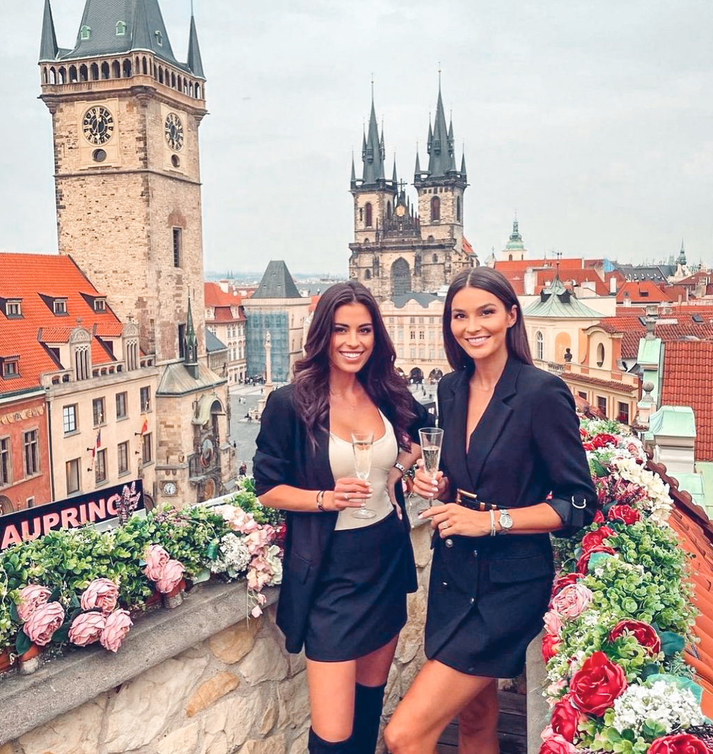View of Old Prague and Insta fotospot, Old Town Square, Prague | Terasa ...